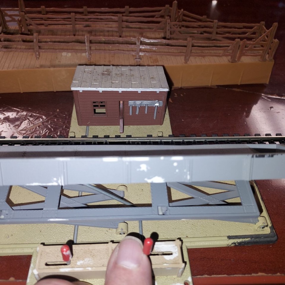 HO FREIGHT UNLOADING HOPPER / BUILDING SWITCH | eBay