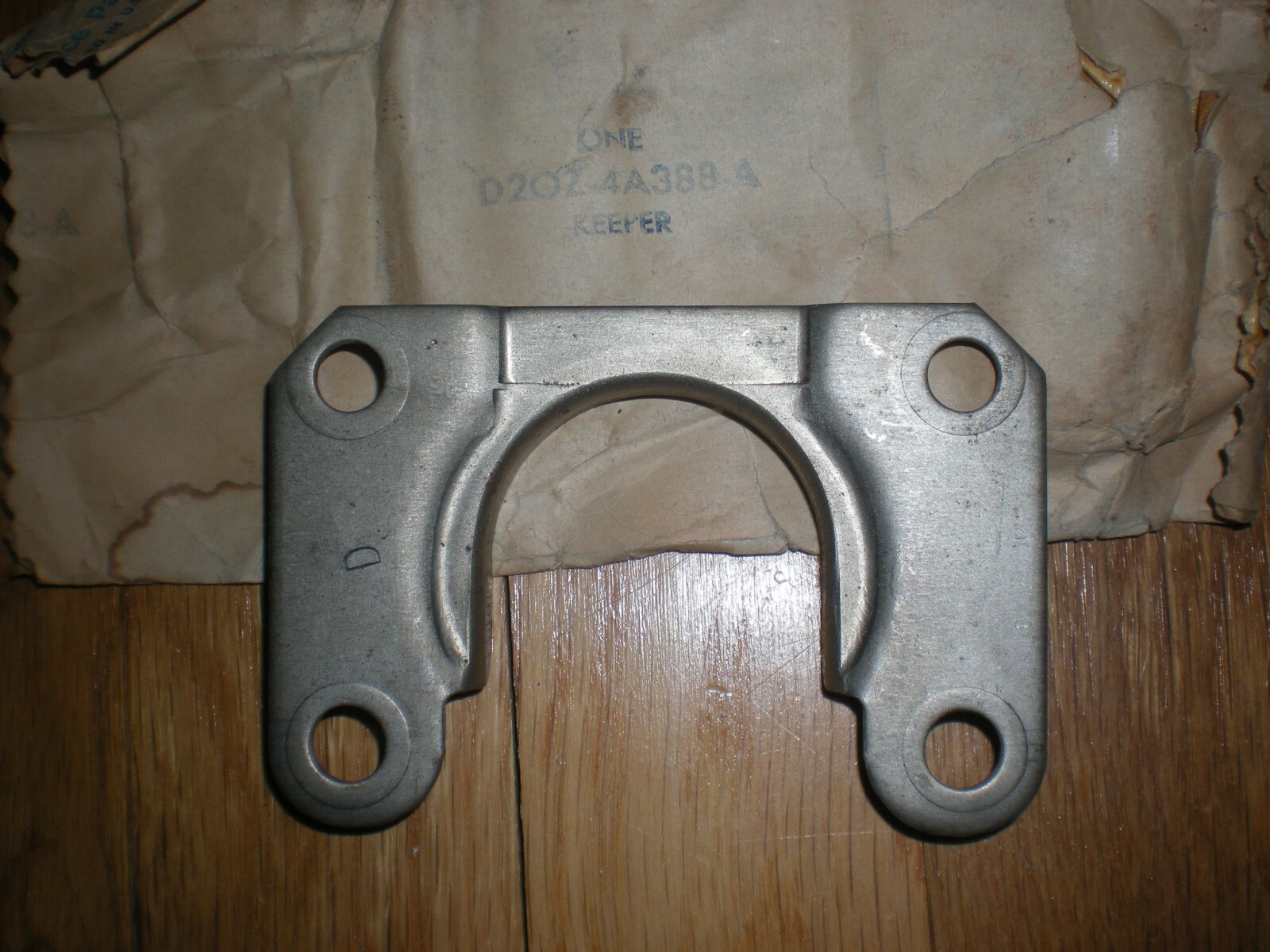 NOS 1972 - 1976 Ford Torino Axle Bearing Keeper Bracket D2OZ-4A388-A | eBay