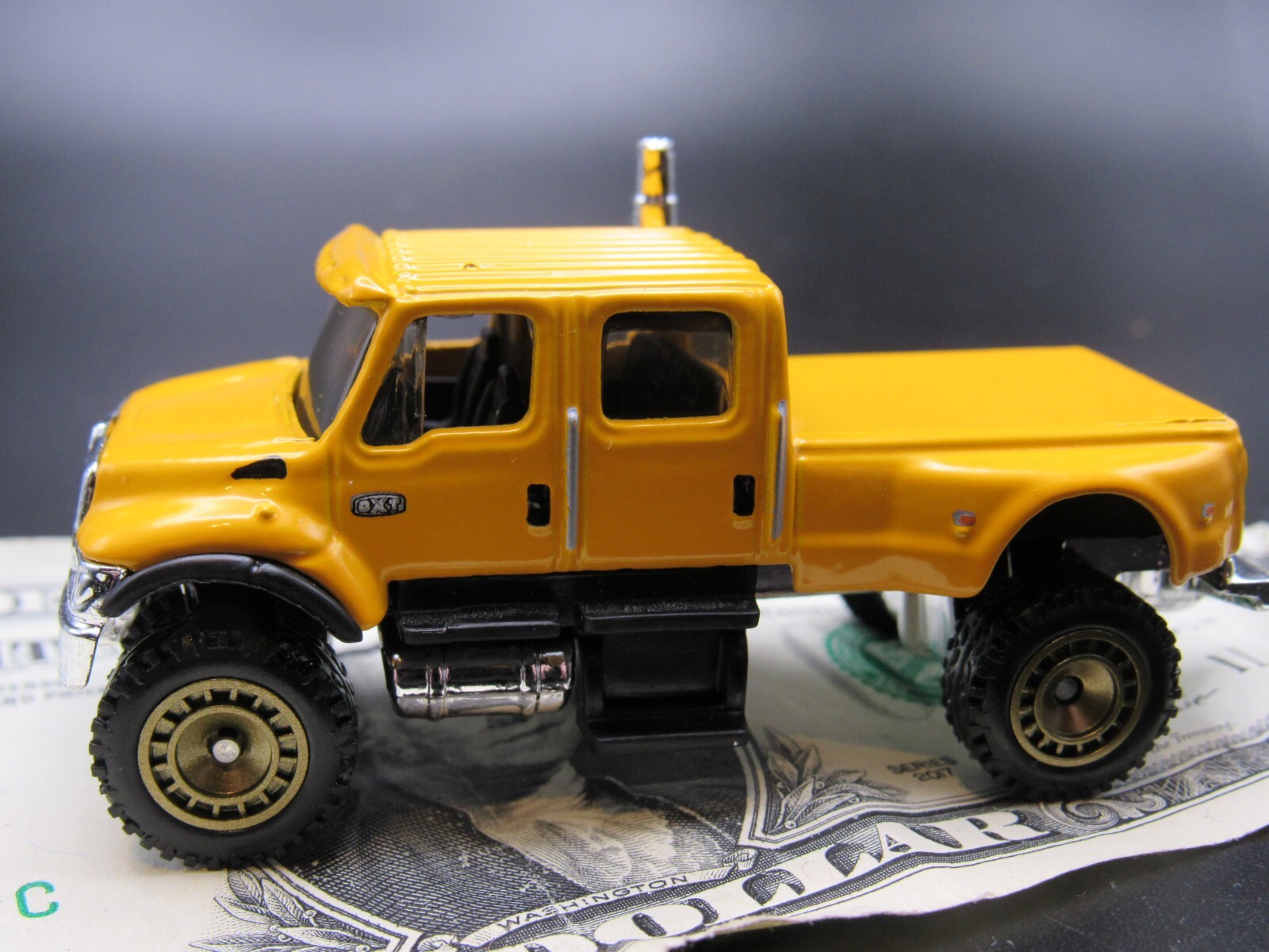 Custom International Cxt