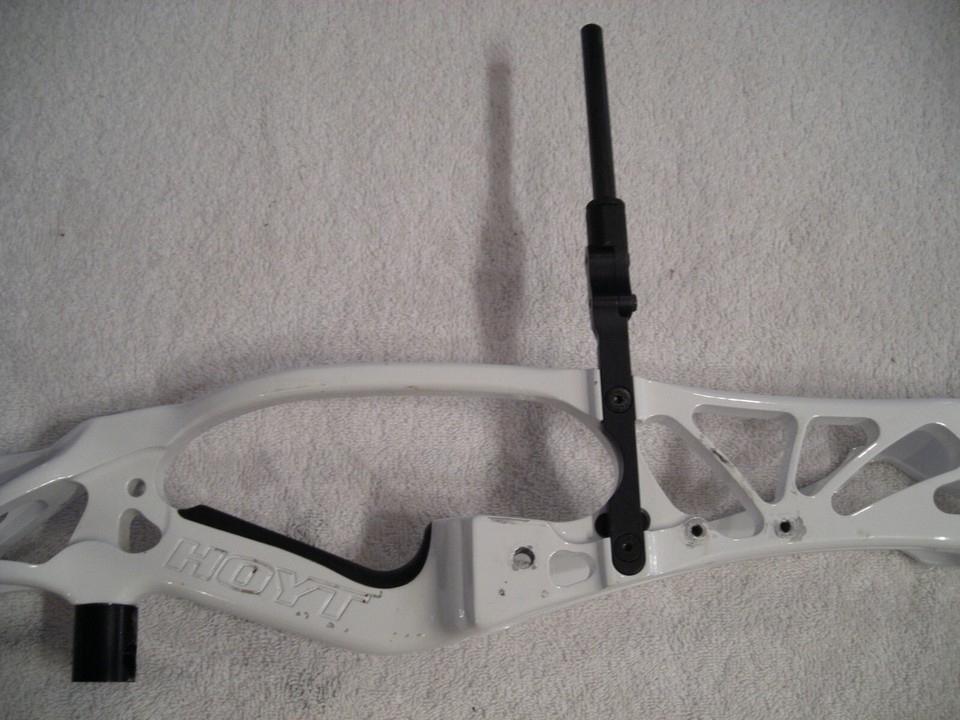 White Hoyt Prevail 40 Shoot Through Riser RIGHT HAND WITH Strings and ...