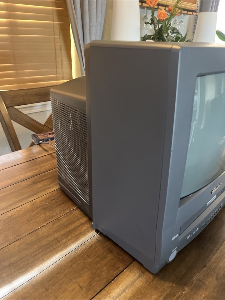 Sharp 13" TV VCR Combo VHS 13VT-N100 Retro Travel Game CRT TV With ...