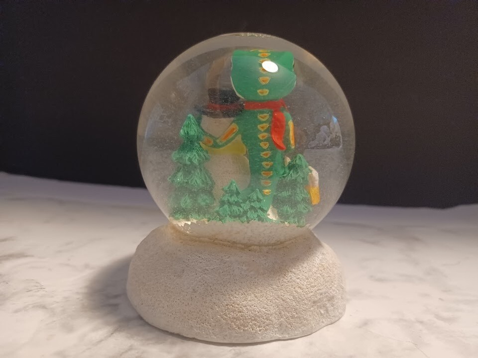 Rare Geico Lizard Car Insurance Company Snow Globe. 3.5" Tall. Winter ...