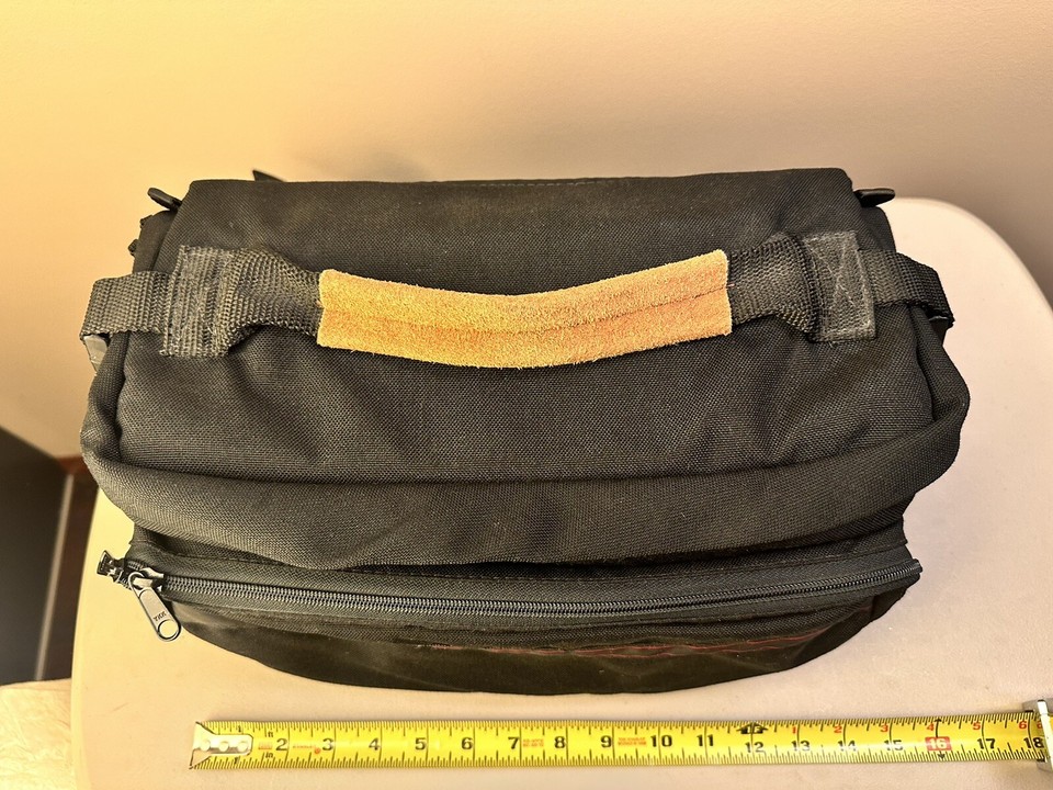 Classic Tamrac Professional Black Camera Bag with Shoulder and opt ...