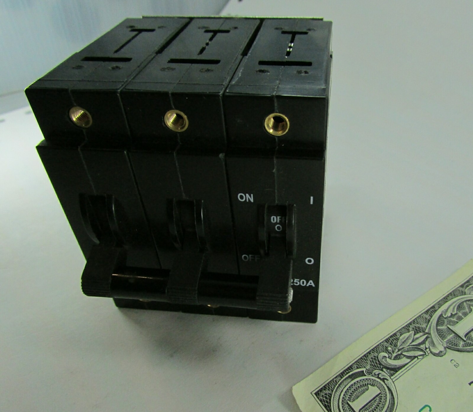 New CBI 3-Pole DD-Frame 250A / 80V DC Circuit Breaker Stud Terminals ...