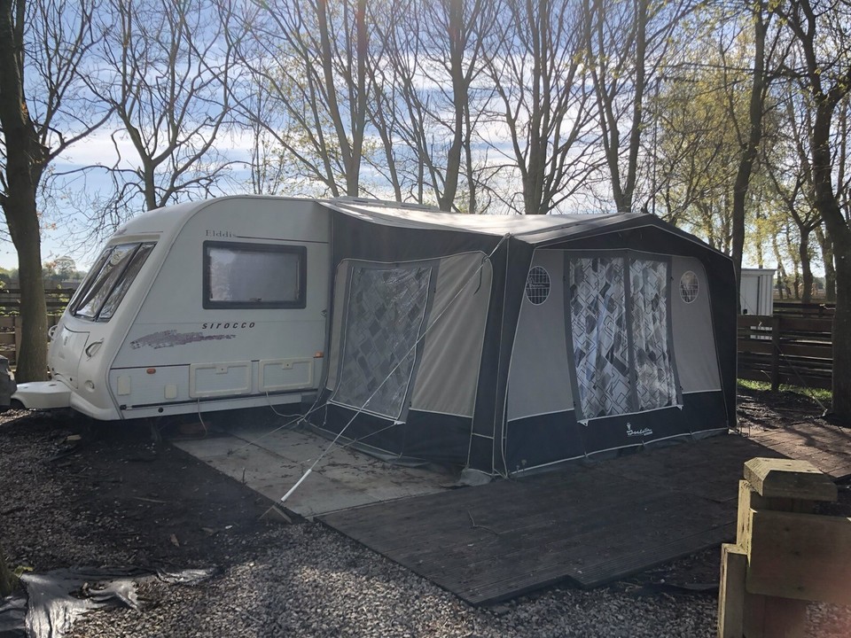 Isabella Magnum Coal 250 porch awning - CarbonX poles Very Good ...