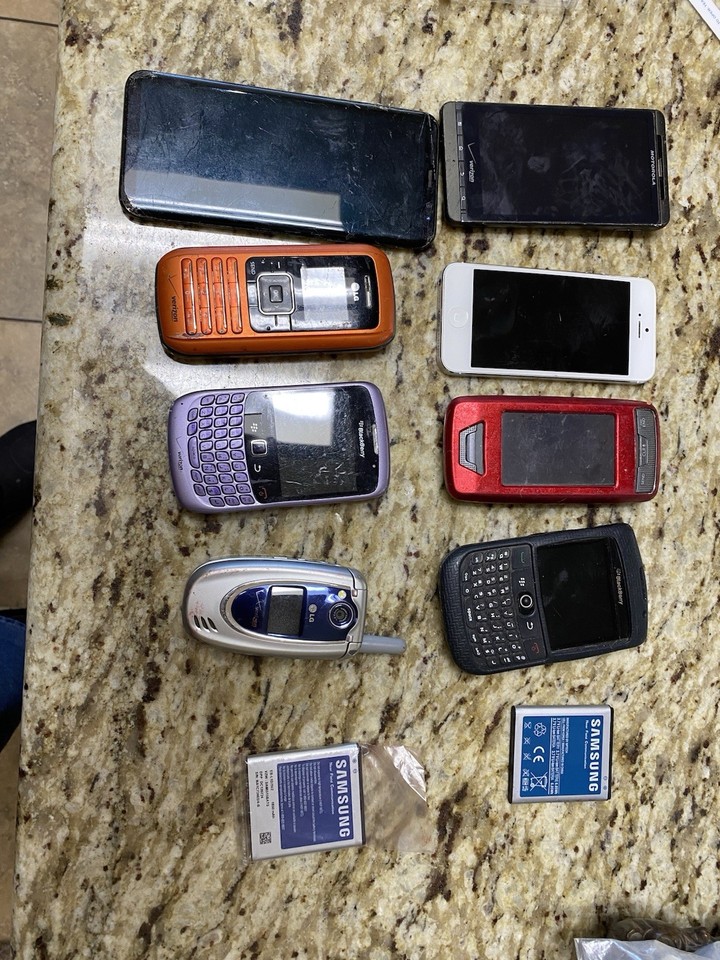 8 old phones lot used, and 2 Motorola Batteries. | eBay