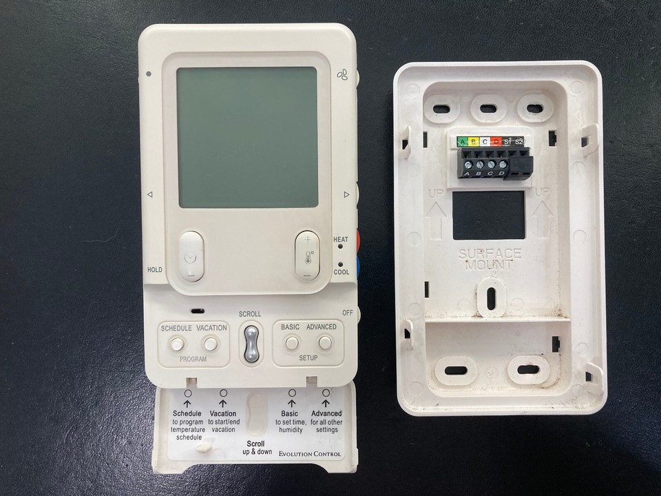 ~~Carrier~Infinity~SYSTXCCUID01-B~Programmable Digital Thermostat~v13 ...