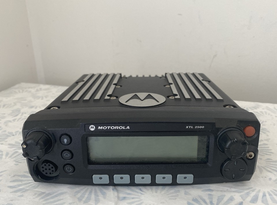 Motorola XTL2500 700/800 MHz Two Way Radio Mobile Control Unit ...