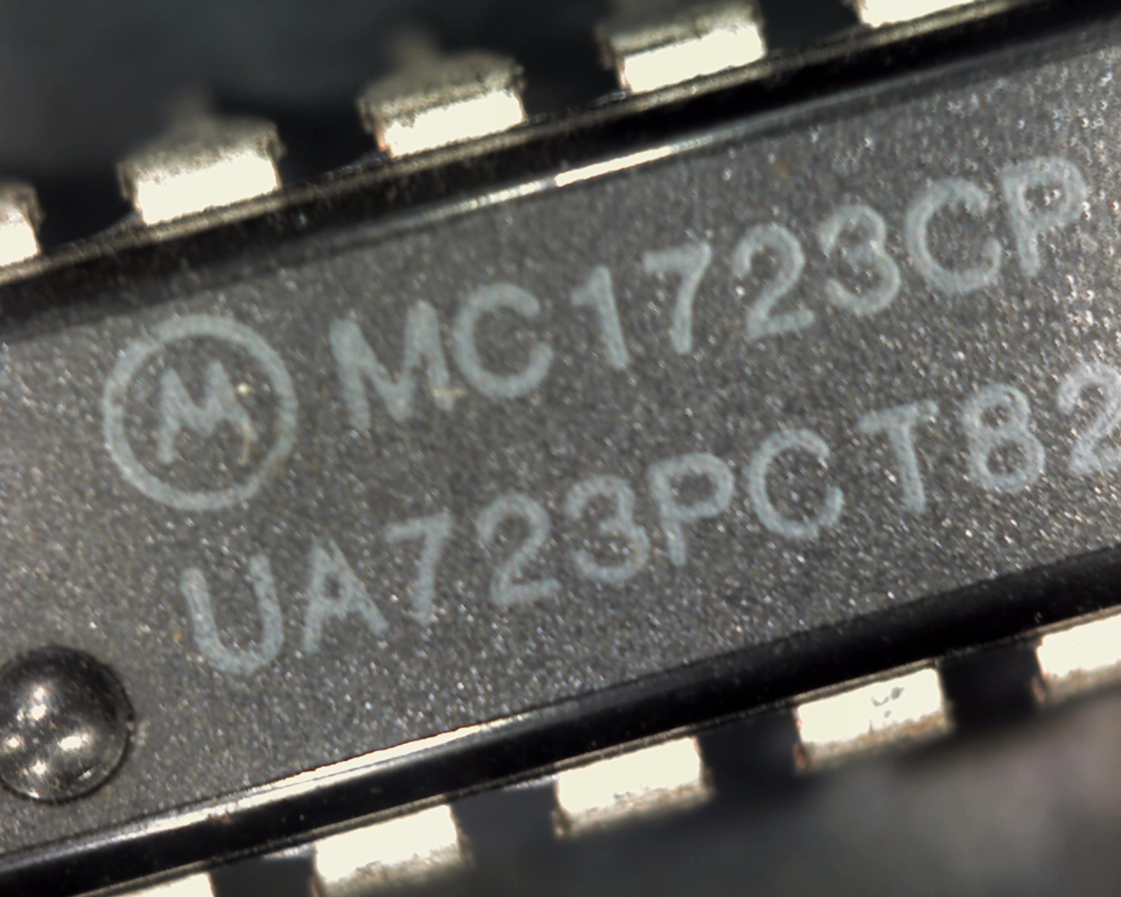 Motorola MC1723CP voltage regulator 14 pin DIP MC1723 723 UA723PC UA723 ...