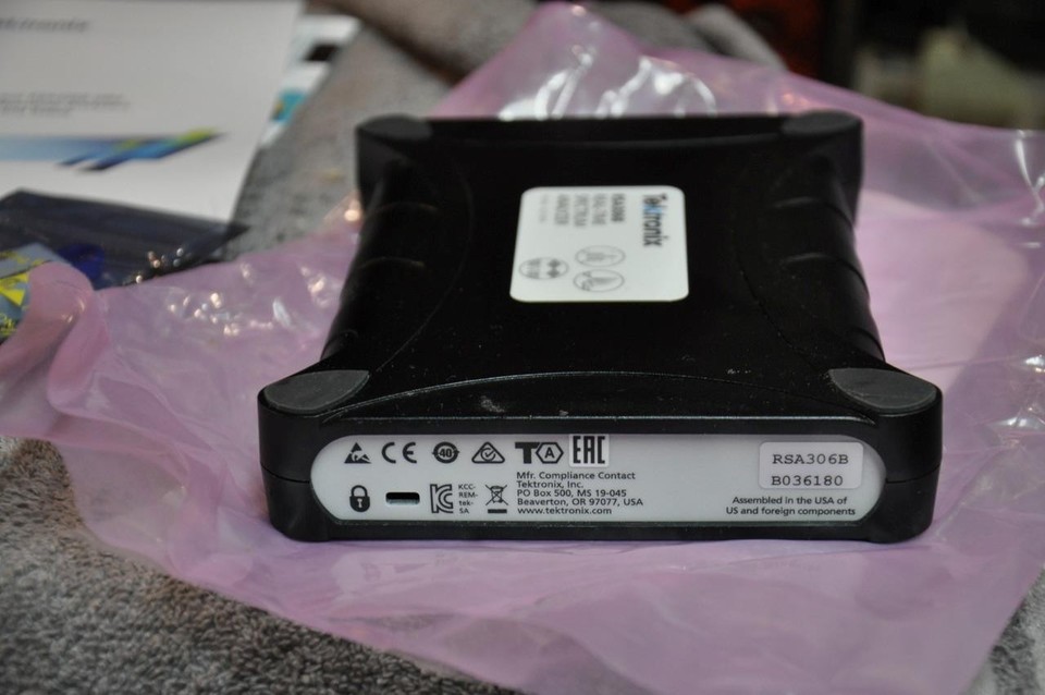 Tektronix RSA306B Real Time Spectrum Analyzer 9KHZ-6.2GHZ | eBay