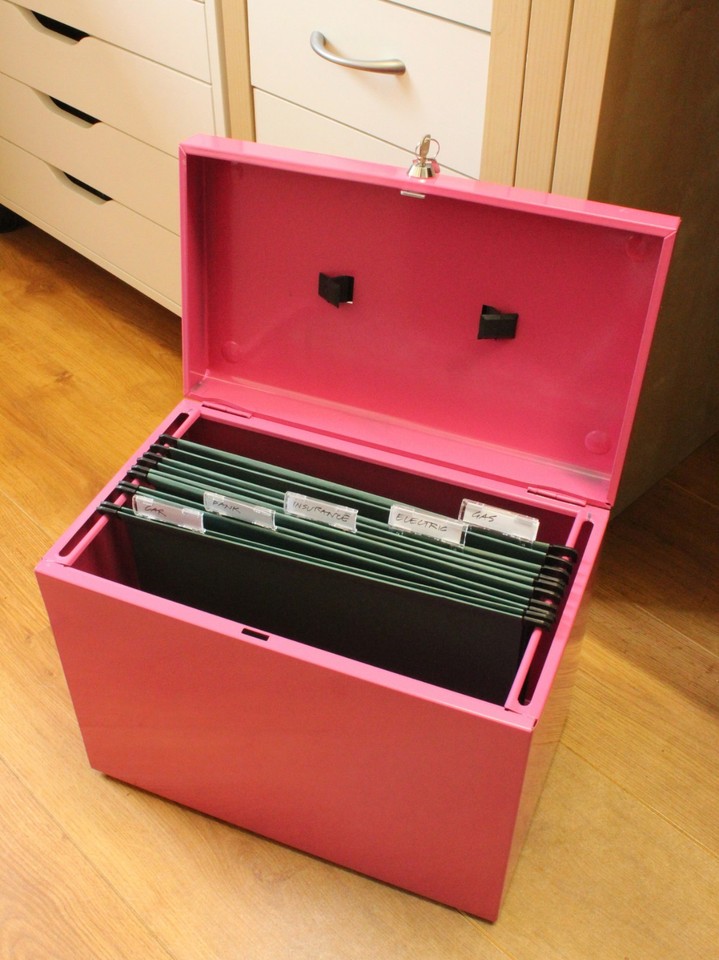 Lockable A4 Metal File Box Filing Storage inc / extra 5 Free Suspension ...