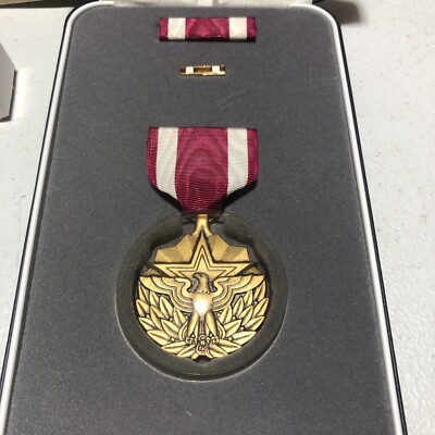 US MILITARY INSIGNIA MEDAL AWARD IN ORIGINAL CASE ARMY MERITORIOUS ...