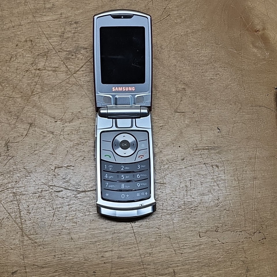 Lot 5 Vintage Cell Phones Motorola Flip Turn On Flip Samsung Nokia ...
