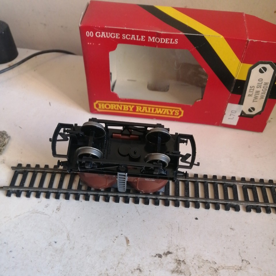 Hornby R125 OO Gauge Twin Silo Prestwin Wagon BR Bauxite boxed | eBay UK