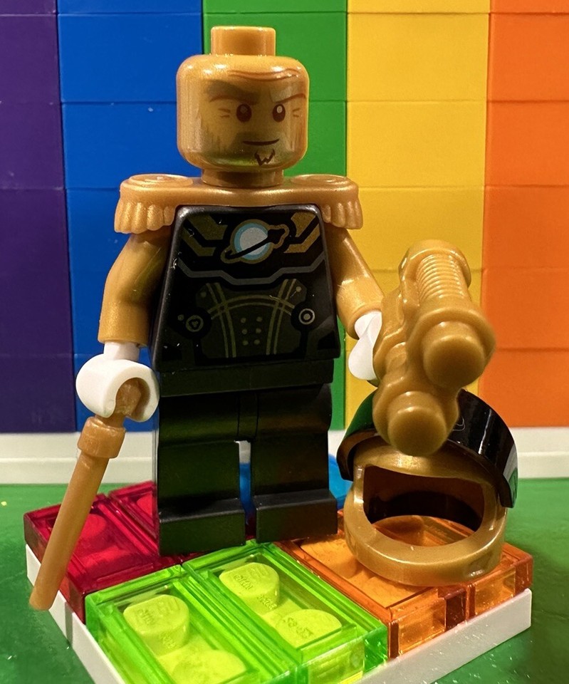 LEGO Classic Spaceman Pearl Gold / Metallic Leg/Commander W/ gold Head ...