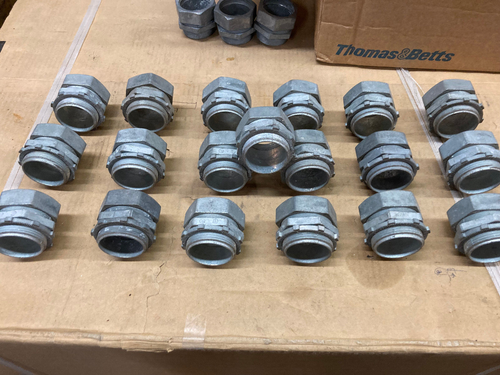 Thomas & Betts 1-1/2 Conduit Compression Box Connector Lot of 19 WITH ...