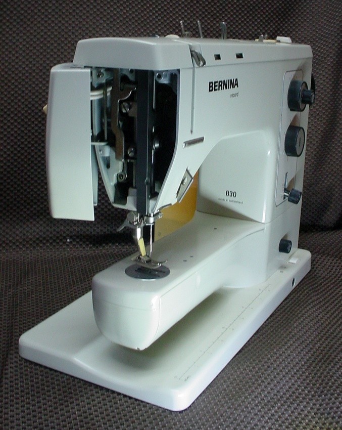 Bernina 830 Record Sewing Machine-Red Case-User Guide - Extra Feet ...