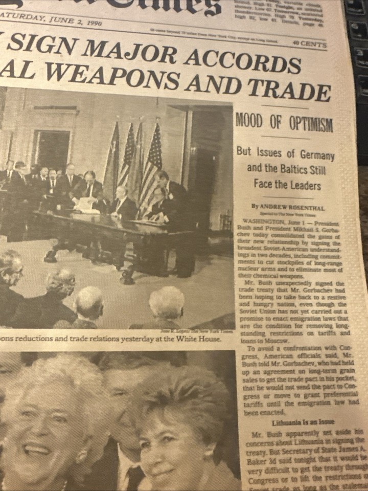 BUSH & GORBACHEV SIGN ACCORDS ON MISSLES USSR NEW YORK TIMES JUNE 1990 ...