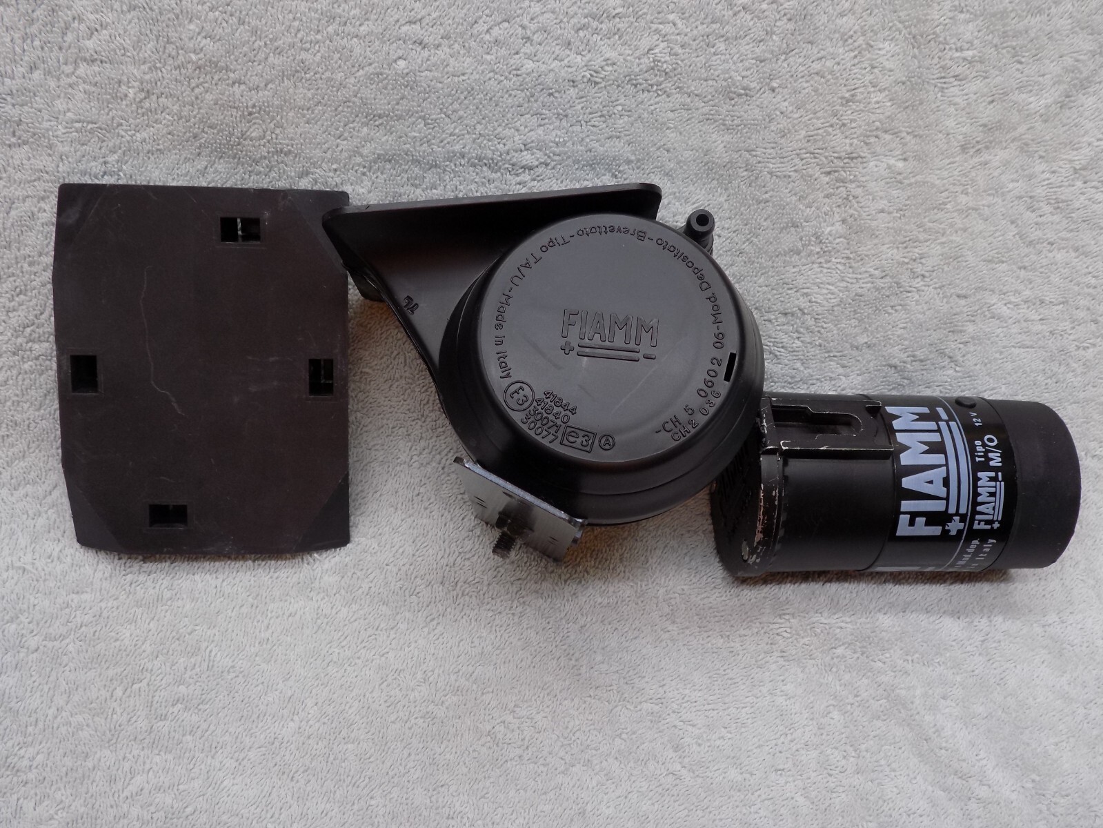 FIAMM Series 3000 Air Horn and Compressor Ferrari Maserati Italian 12V ...