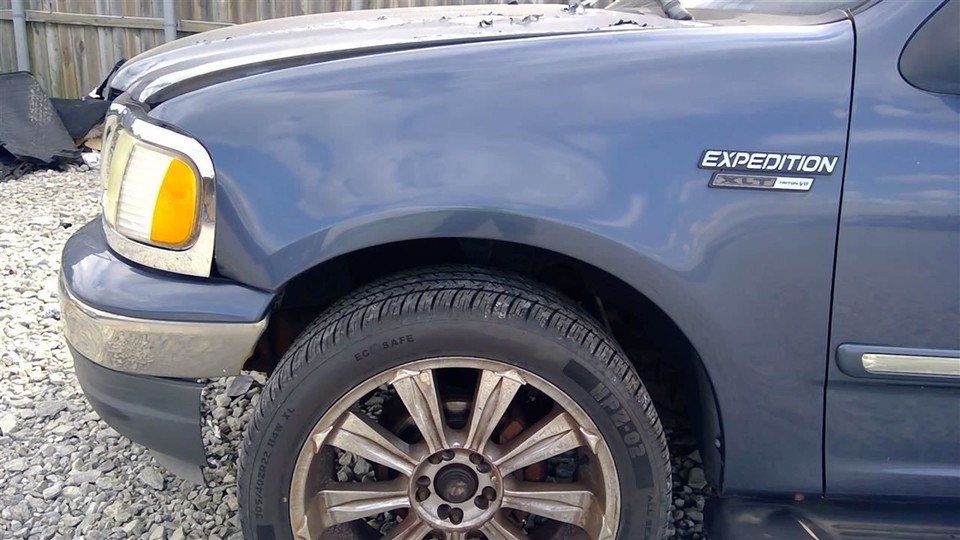 Used Turn Signal / Parking Light Assembly fits: 2002 Ford Expedition ...