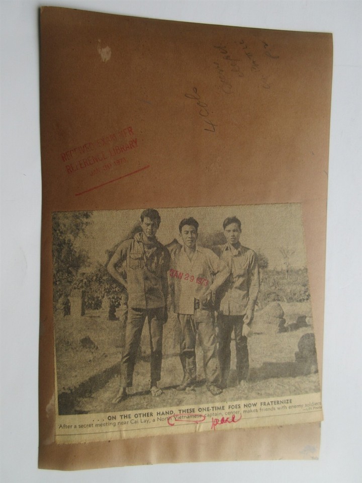 North Vietnamese captain makes friends with enemy 1973 Press Photo ...