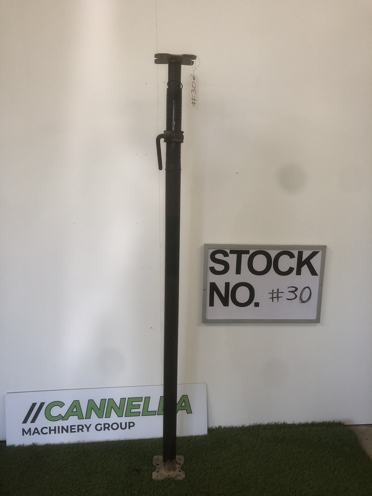 Acro prop size 2 acrow £25+vat each | eBay UK