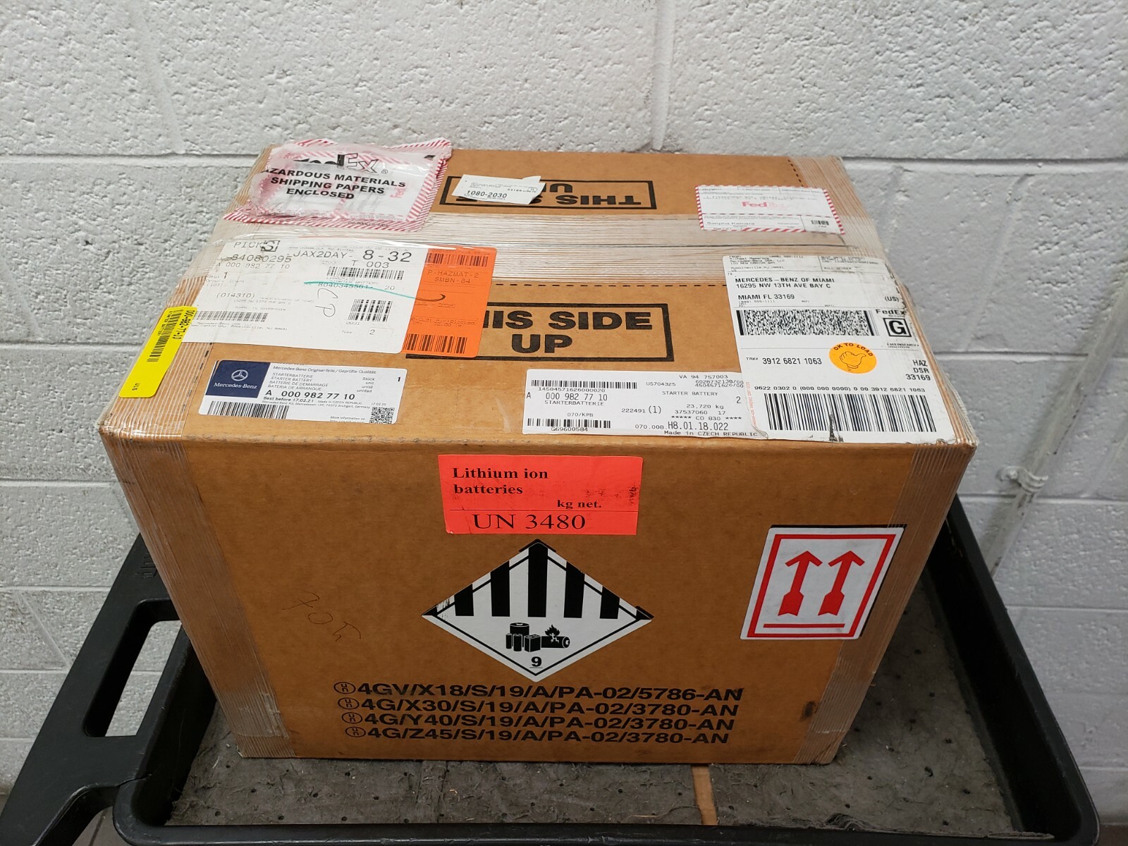 Mercedes-Benz MERCEDES-AMG Lithium Ion STARTER BATTERY A0009826925 ...