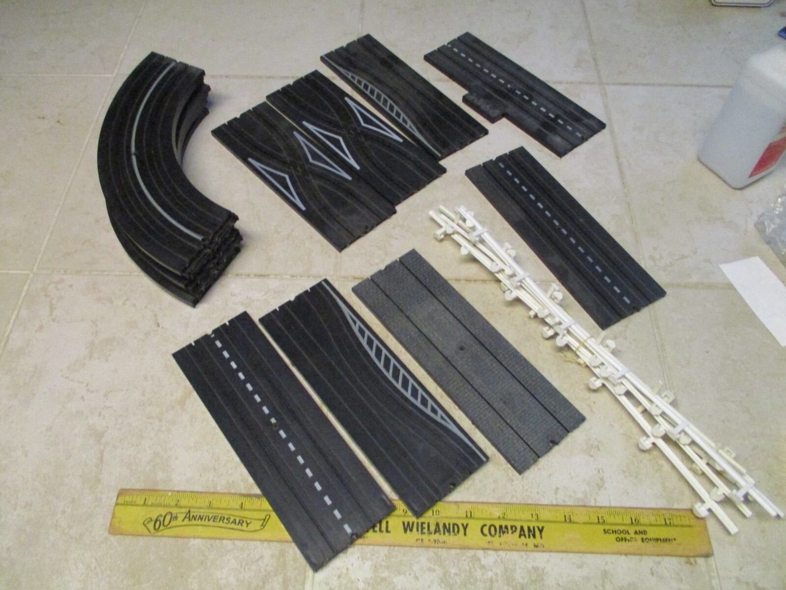 VTG Aurora Model Motoring HO Scale Slot Car Track Lot 9" Straight Curve ...