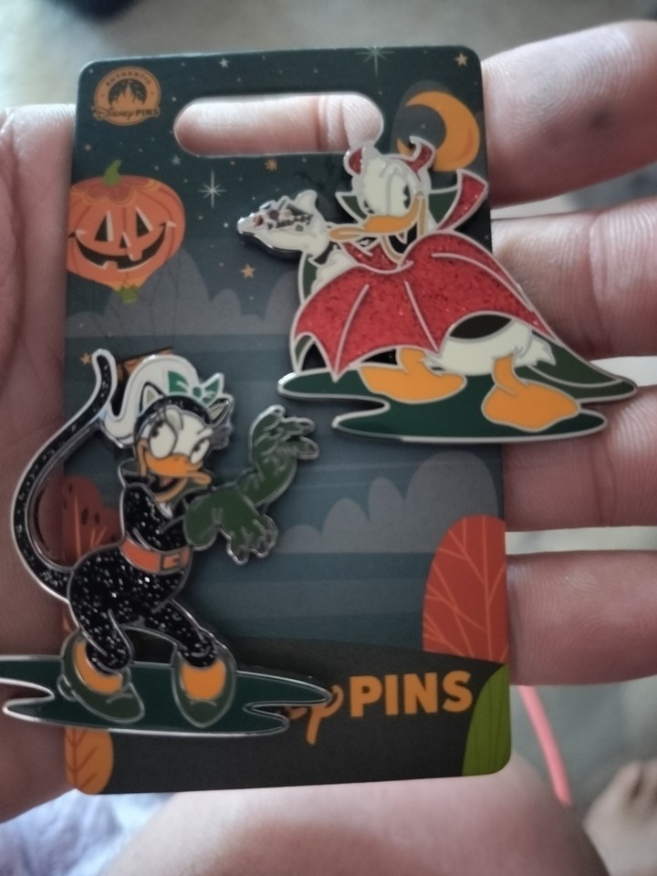 Disney Parks Pin 2025 Happy Halloween Devil Donald Duck Cat Daisy Duck ...