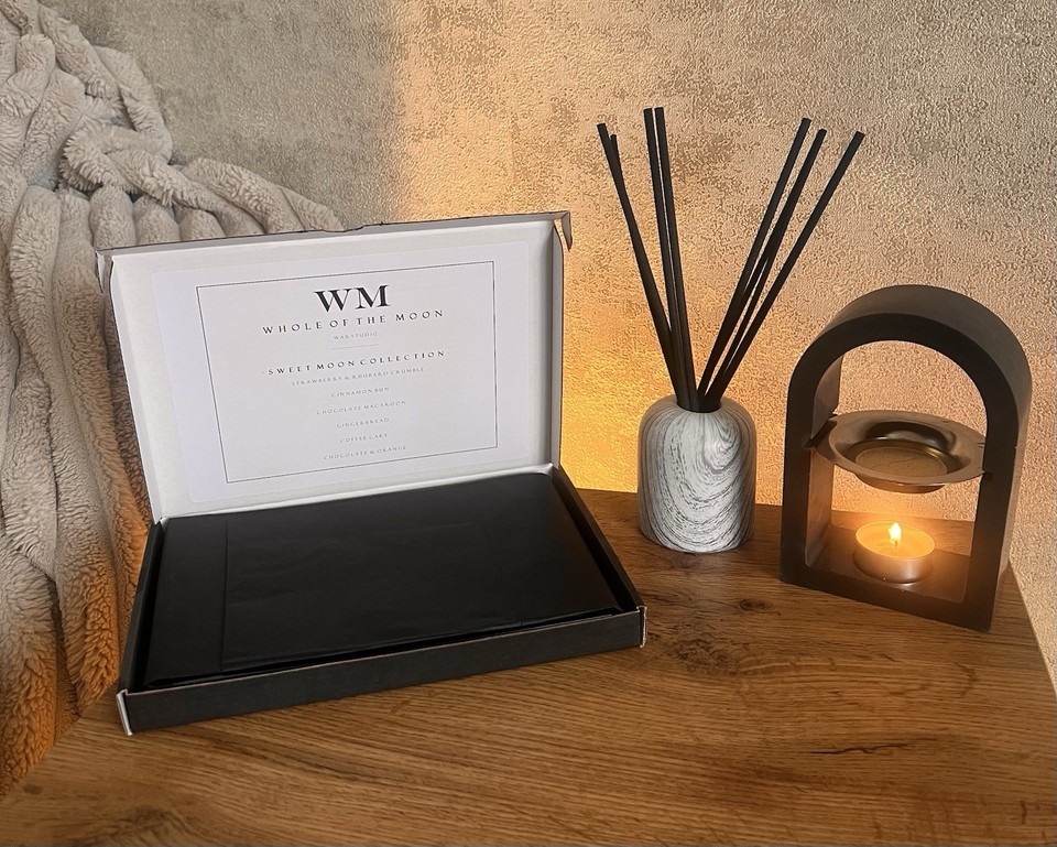 24 Scented Wax Melts Gift Set - SWEET Moon Selection Box by Whole of ...
