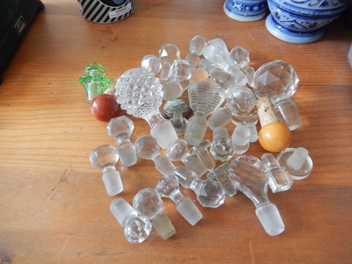 30 ANTIQUE/VINTAGE ASSORTED STOPPERS MEDICINE DECANTER AND SCENT | eBay