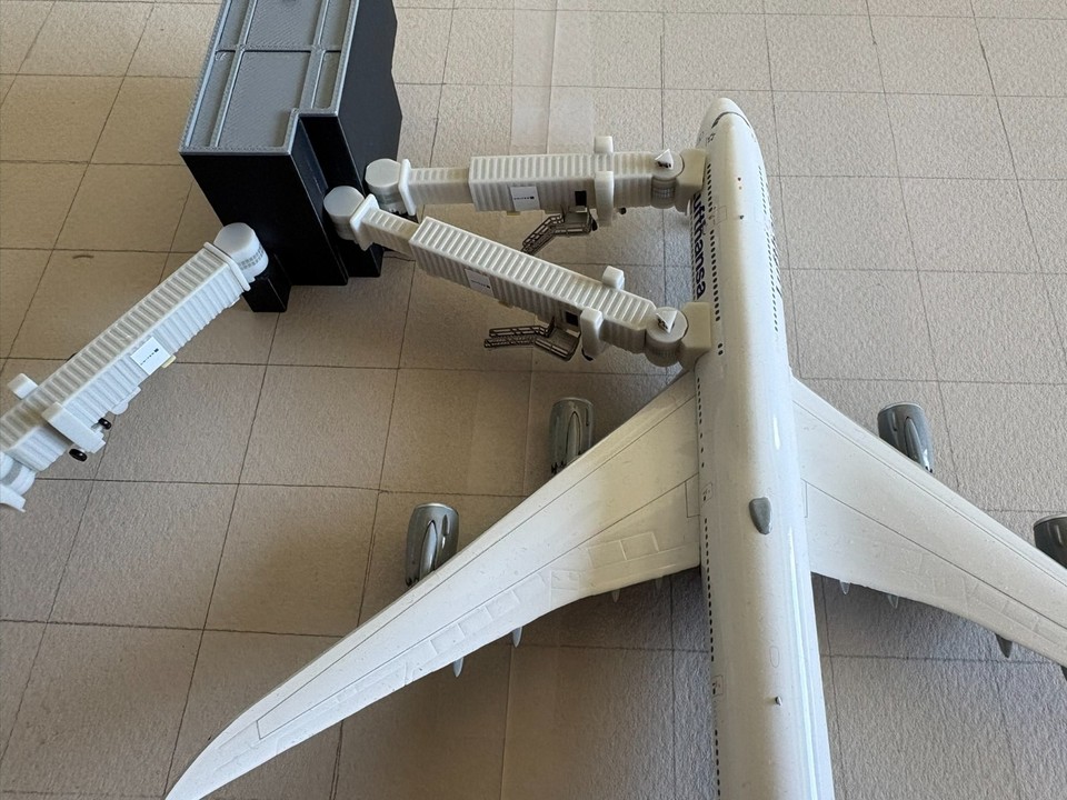 1:400 Triple Jet Bridge Boarding Building Type 2 (2-Pack) | eBay