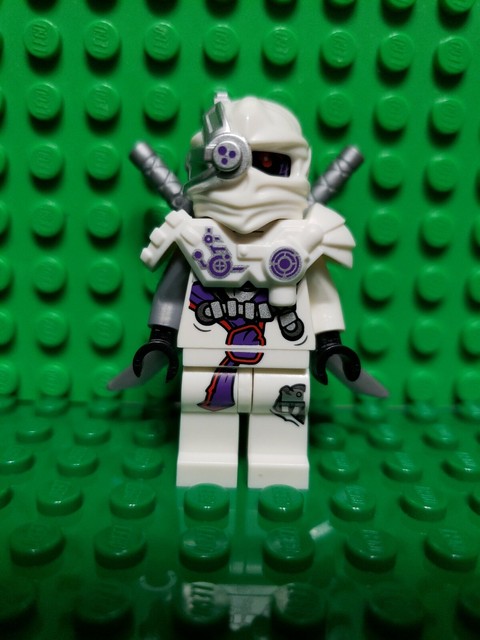 Lego Ninjago White Nindroid Bricktober Minifigure w Swords 2017 5004938 ...