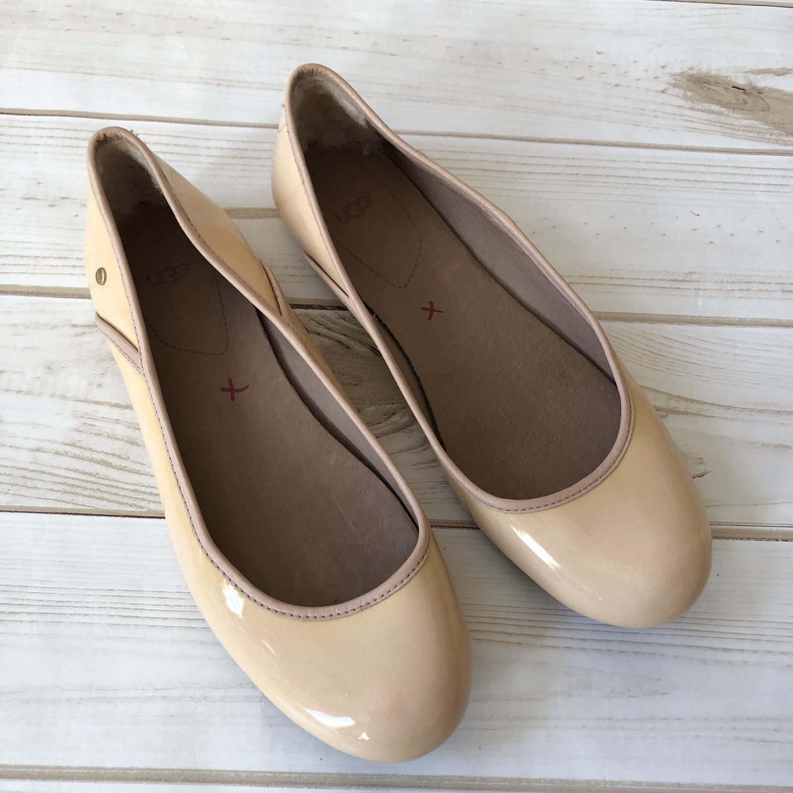 Ugg Antora nude patent flats size 9 - Gem