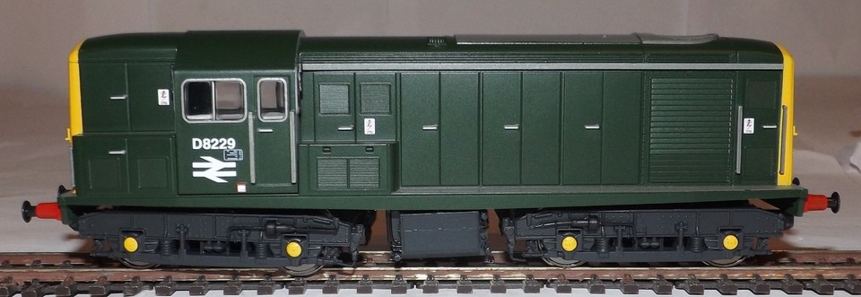 HELJAN 1502 CLASS 15 BTH/CLAYTON LOCOMOTIVE D8229 BR GREEN FULL YELLOW ...