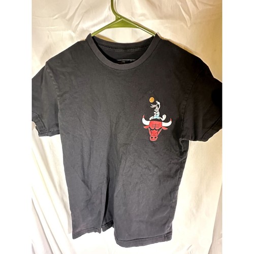 Space Jam - Chicago Bulls - Mens Graphic T-Shirt with Bugs Bunny and ...