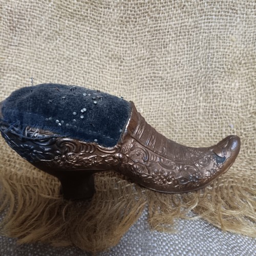 WOW!! VINTAGE Jennings Brothers Gold Metal Shoe Pin Cushion!! Please ...