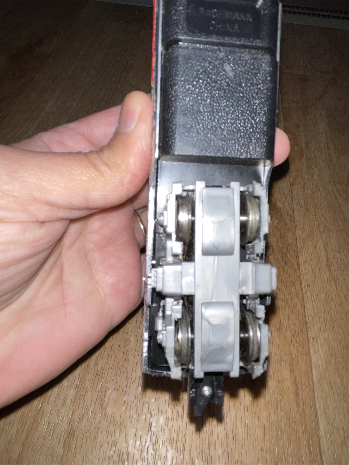 HO Scale Bachmann EMD F9 Diesel Locomotive Santa Fe War Bonnet, #307 | eBay