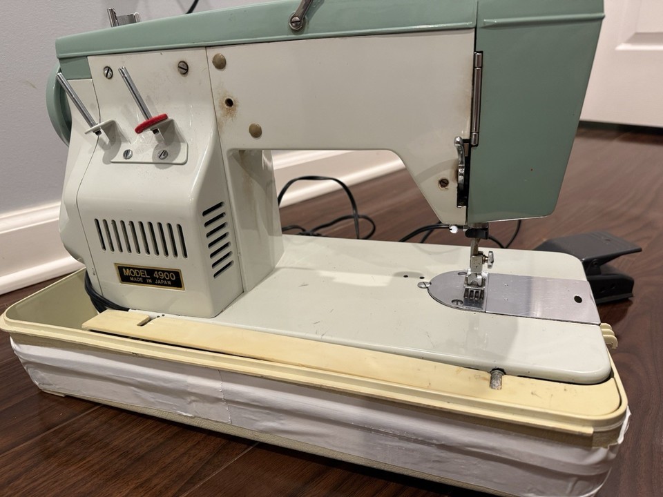 Vintage Dressmaker Deluxe Push Button Zig Zag Model 4900 Sewing Machine ...