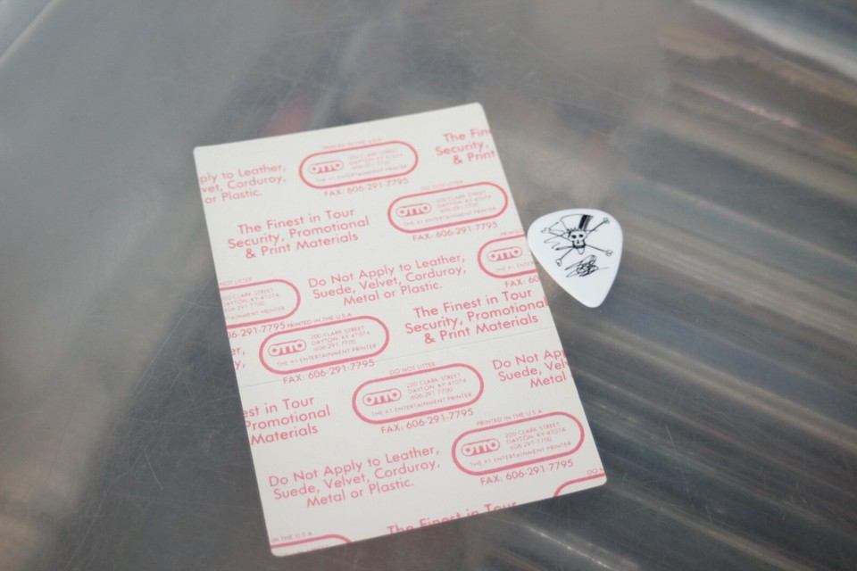 Slash Guns N' Roses Velvet Revolver Guitar Pick + Backstage Pass #26 ...