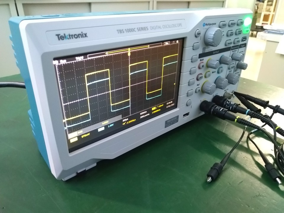 Tektronix TBS 1000C Digital Oscilloscope TBS1072C , TPP0100 probes are ...