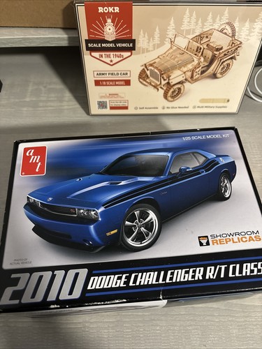 NEW NIB AMT 2010 Dodge Challenger R/T Classic 1/25 Scale Model Kit ...