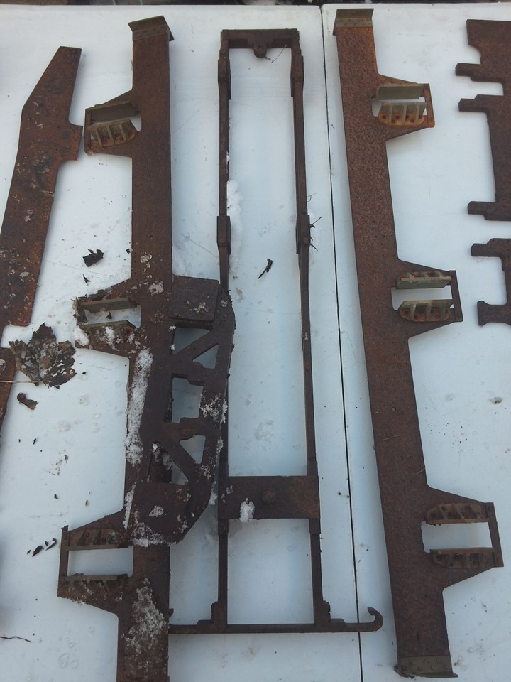 Live steam model locomotive Mixture Of Cast Iron Parts - Gauge? Free ...