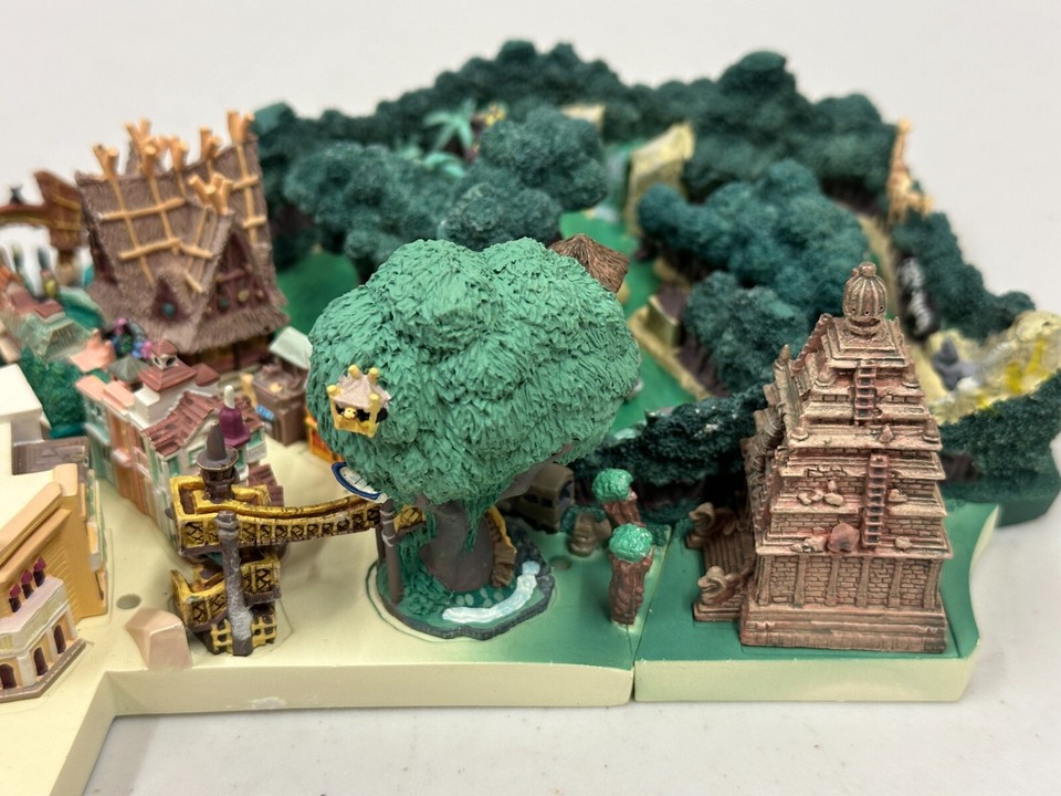 My Disneyland Deagostini Diorama Jungle Cruise Swiss Family Robinson ...