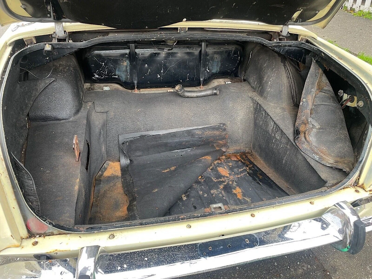 1969 2000TC Reveals the Beauty of a Rover Sedan