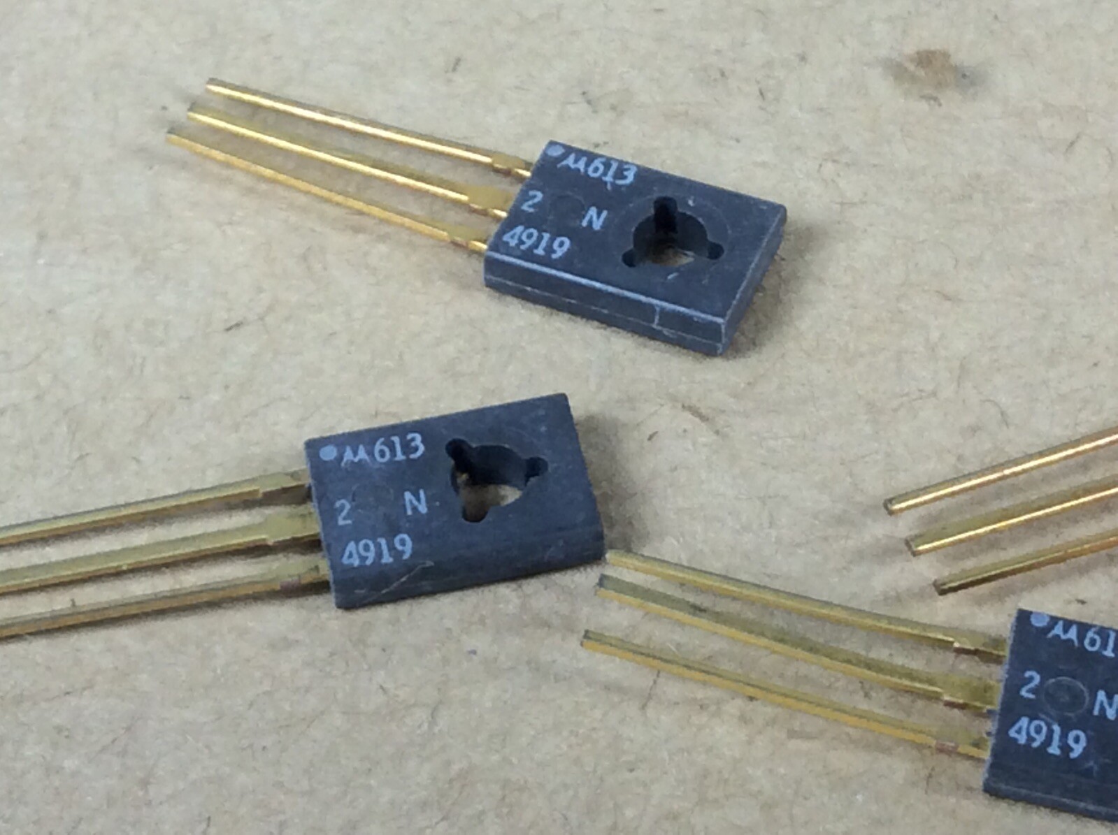Lot Of (4) 2N4919 PNP Bipolar Transistor Silicone NOS Original 😁 New | eBay