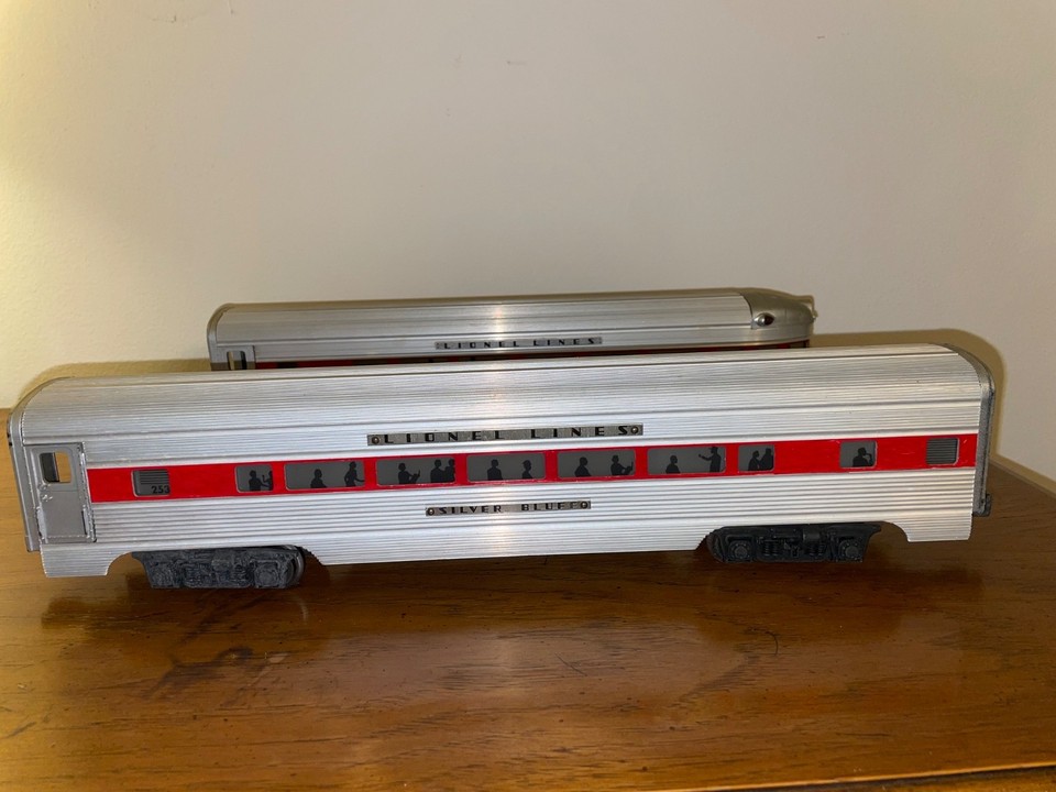 Lionel Trains 2534 Silver Bluff Pullman Car and 2531 Silver Dawn ...