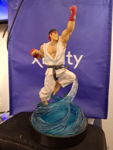 STREET FIGHTER 25TH ANNIVERSARY RYU STATUE- 8" TALL -LIGHTS UP | eBay