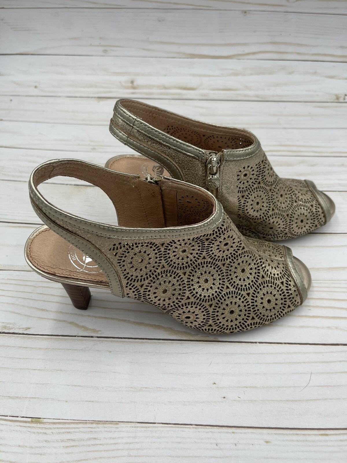 Nurture Shoes Womens 7.5 Leather Slingback Heels Lasercut Metallic Side ...