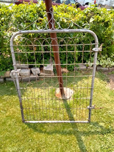 Vintage Garden Metal Gate Door w/ Twisted Wire & Triangle Decorative ...